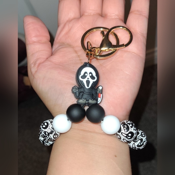Hot Topic | Accessories | Ghostface Keychain Halloween Horror | Poshmark